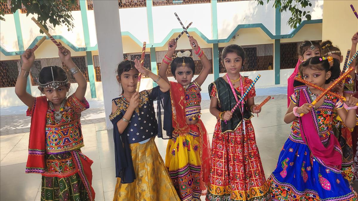 Pre Primary Garba Activity St Johns Sr Sec School Damoh